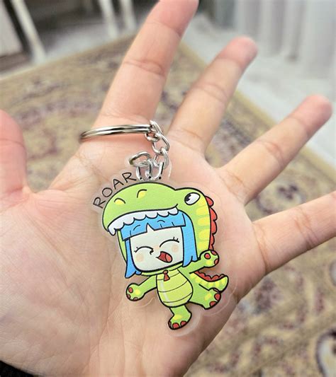 Брелок акриловый «Сулу в костюме динозавра