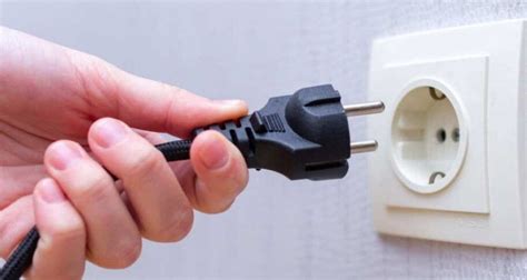 Як платити за світло менше та зекономити на електроенергії