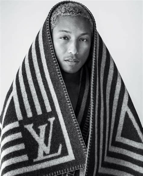 Pharell Williams Duduk Di Tahta Direktur Artistik Louis Vuitton Mens