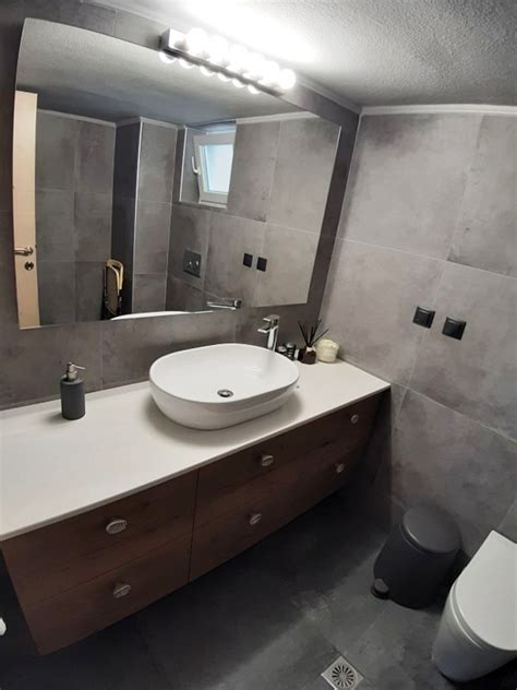 ΜΠΑΝΙΟ ΜΕ ΠΛΑΚΑΚΙ 60Χ60 ΜΑΤ ΓΚΡΙ ΜΕ ΧΤΙΣΤΗ ΝΤΟΥΖΙΕΡΑ Feggomitis Tiles