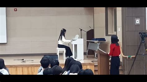 피아노를 연주하는 소녀 Youtube
