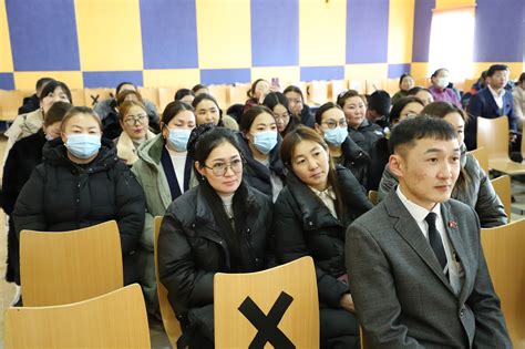 БАЯНЦАГААН СУМЫН ИРГЭД ТӨРИЙН АЛБАН ХААГЧИДТАЙ УУЛЗАЛТ ЗОХИОН БАЙГУУЛЖ БАЙНА