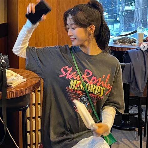 문가영 패션 속 여성 프린트 티셔츠 여자 반팔티 브랜드는 네이버 블로그