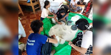 စစ်တပ်မီးရှို့ဖျက်ဆီးခဲ့သည့် မြောင်မြို့နယ်ရှိ ကျေးရွာဒေသခံများကို ထောက်ပံ့လှူဒါန်း