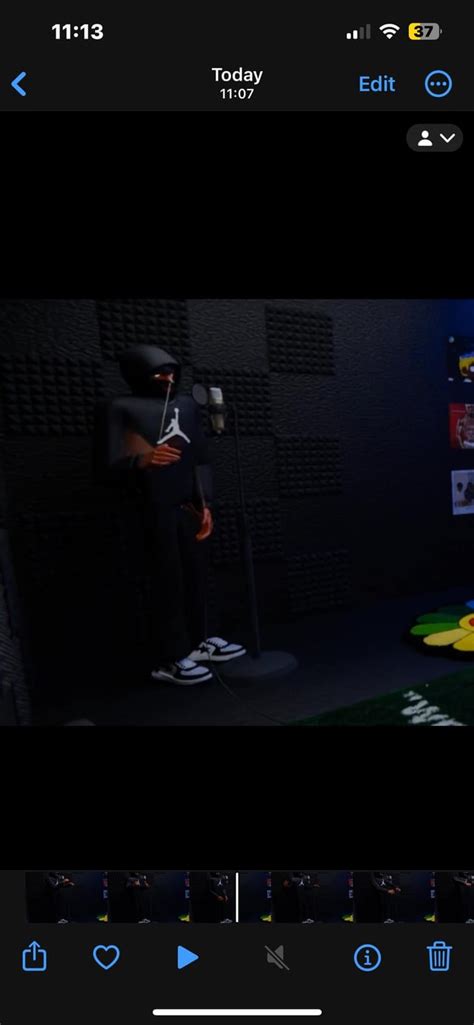 I Am Getting Some Weird Artifacts On My Mesh Rblenderhelp