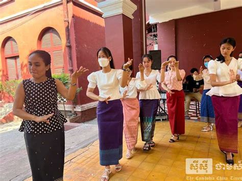 សាកលវិទ្យាល័យភូមិន្ទវិចិត្រសិល្បៈ«បើកថ្នាក់បង្រៀនរាំដោយឥតគិតថ្លៃ សុីសុីថាមស៍