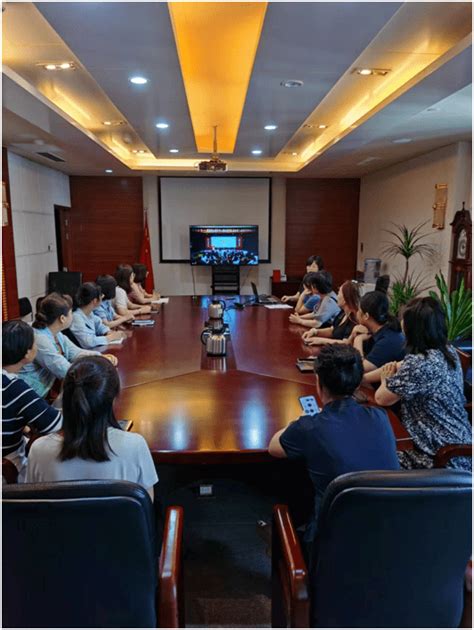 徐州市公路中心组织女职工观看省总工会巾帼书香活动 服务 的力量 康乃馨