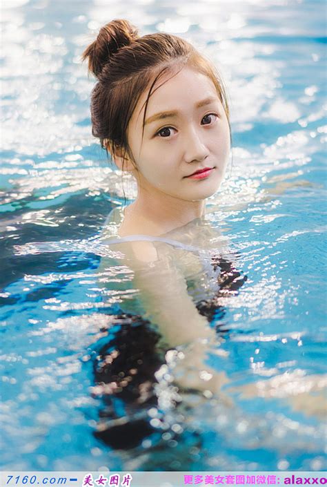 室内泳池快活萝莉死库水写真