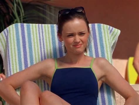 Alexis Bledel As Rory Gilmore In Gilmore Girls Rory Gilmore Bathing