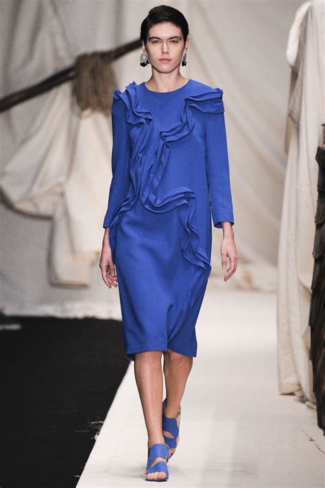Alena Akhmadullina Russia Spring 2016 Fashion Show | Fashion, Fashion ...