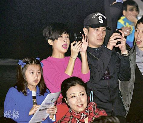 陈奕迅舌吻何韵诗吓坏女儿 感觉像哥哥梅姐上身 音乐频道 凤凰网