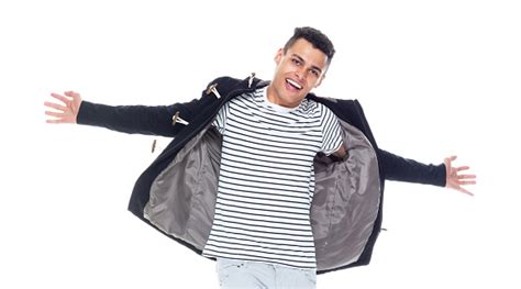 2029세의 어른 잘생긴 사람 키가 큰 사람 곱슬머리 아프리카 민족 아프리카계 미국인 민족 젊은 남성 댄서 댄스 화이트 배경 앞에서 운동하는 1인 정면 허리까지 20 24