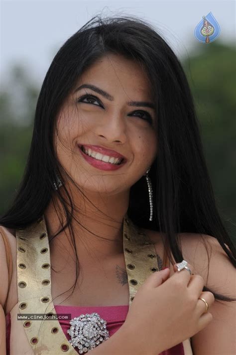 Nisha Hot Stills Photo 5 Of 25