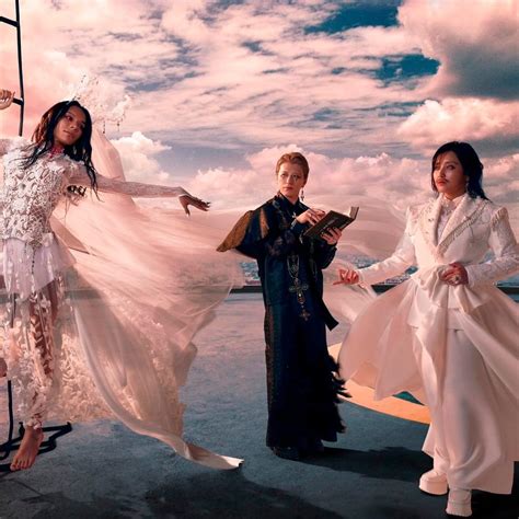 Who Wrote “狂詩曲 Rhapsody” By 女王蜂 Queen Bee