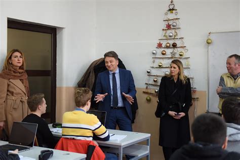 Канцеларија за ИТ и еУправу донацијом рачунара Гимназији „Свети Сава“ започиње пројекат