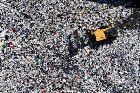 플라스틱 산더미 한 해 900만t 이상 폐기
