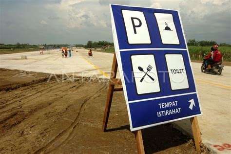 PERSIAPAN REST AREA JALAN TOL FUNGSIONAL ANTARA Foto