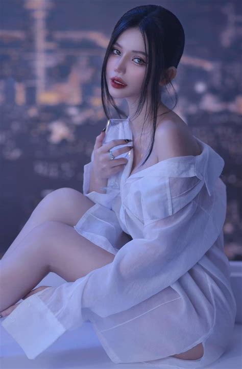 Phương Trinh hững hờ chụp ảnh sex