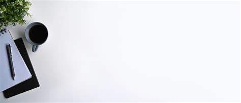 메모장 커피 컵 화분에 심은 식물로 최소한의 작업장 정보 콘텐츠에 대한 공간을 복사합니다 0명에 대한 스톡 사진 및 기타 이미지 Istock