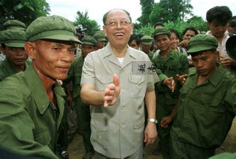 1980年代柬埔寨游击队罕见彩照：抵抗入侵越南军，最终却被收编 搜狐大视野 搜狐新闻