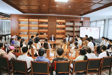 副校长杨波做客2024年度首场真人图书馆 湖北中医药大学