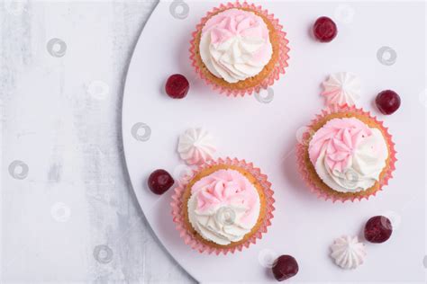 сладости на белом фоне Ozero российский фотосток