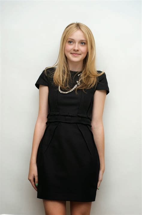 Stars Hollywood Bollywood Wallpaper Pics Dakota Fanning Wallpapers Sexy Hot Pic Fresh Beautiful