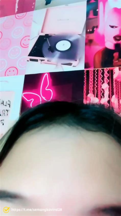 Bokep Mahasiswi Live Body Gede Pamer Mulus