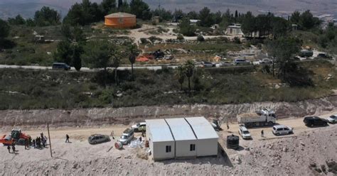 حكومة الاحتلال ترفض إخلاء بؤرة “حومش” الاستيطانية والخارجية الفلسطينية