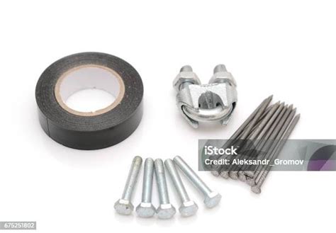 흰색 배경에 격리 된 산업 추상화 절연 테이프 손톱 및 클램프 볼트 0명에 대한 스톡 사진 및 기타 이미지 0명 건설 산업 검은색 Istock