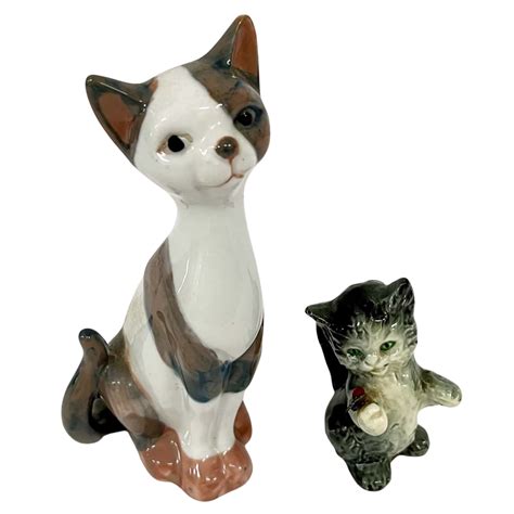 Vintage Pussy Cat And Kitten Holding Lady Beetle So Cute