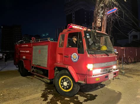 ជនអនាថាដុតសំរាមបង្កជាអណ្ដាតភ្លើងឆាបឆេះនៅចំណុចមុខសាលាខណ្ឌ៧មករា