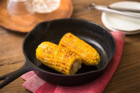 茹でるよりずっとおいしい！プロ級「焼きとうもろこし」の作り方 Sheage（シェアージュ）