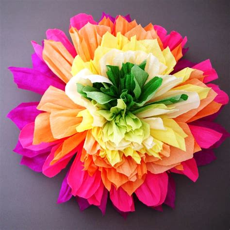 Изумительные цветы из гофрированной бумаги Мастер класс