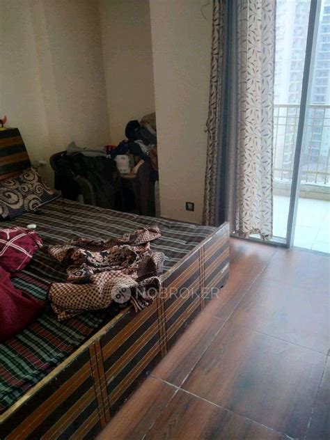 Single Room For Male In Sector 16b Road For Rs 8000 Available Immediately