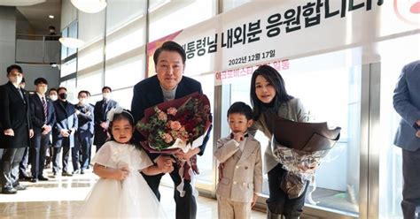 잊지 않겠다윤대통령 부부 서초동 사저 주민에 작별 인사