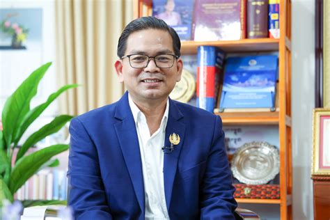 អ្នកជំនាញការបរទេសកម្ពុជាចាត់ទុកការដាក់ពន្ធអាម៉េរិកលើការនាំចូលផ្ទាំងសូឡា