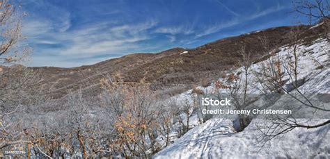 솔트레이크와 유타 카운티 밸리 전망 유타주 론 피크 윌더니스 와사치 로키 산맥의 센세이 롤로 루프 트레일 눈 덮인 산 계곡 미국 0명에 대한 스톡 사진 및 기타 이미지