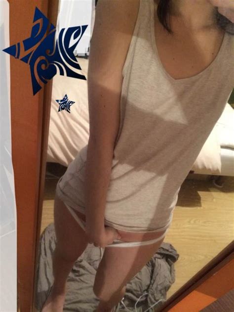 貧乳aカップぺったんこ娘のパンツ脱ぎかけでセクシーなエロ写メ鏡撮り みんくちゃんねる