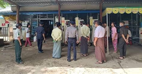 မအူပင်တွင် စက်သုံးဆီရောင်းဝယ်ရေး လုပ်ငန်းရှင်နှင့်အလုပ်သမား ၅ ဦးကို စစ်တပ်က ဖမ်းဆီး