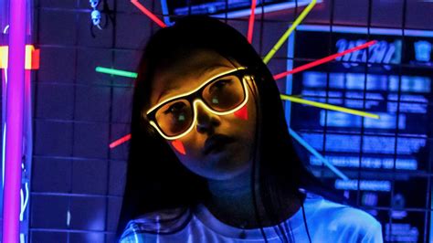 Neon Girl Wallpapers Top Free Neon Girl Backgrounds Wallpaperaccess