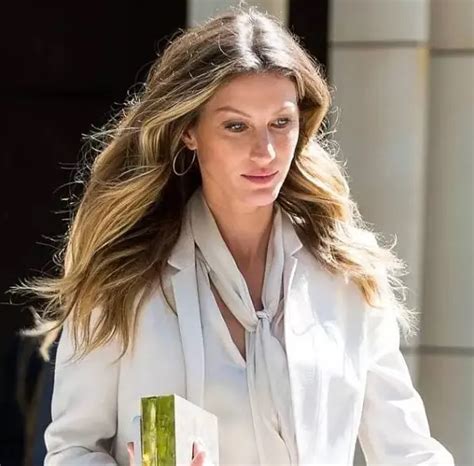 Gisele Bundchen Hot And Sexy Bikini Pictures Woophy