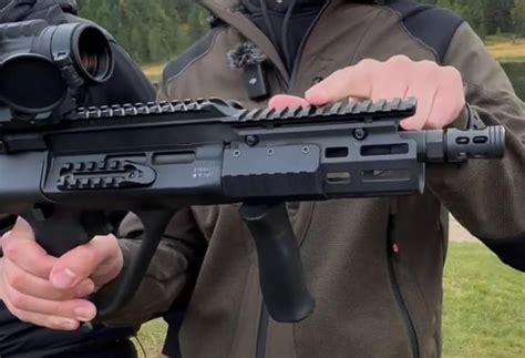 Steyr Just Announced An Aug With An Handguard Steyr Aug A3 Sa M Ii R Aug
