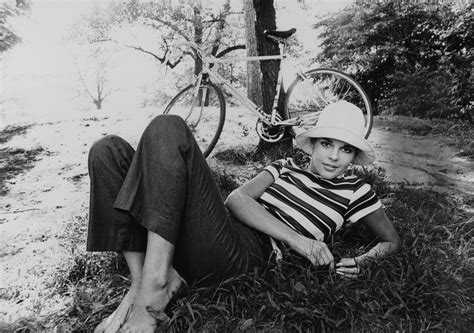 Ali Macgraws 1970s Style In 15 Vintage Photos Vogue France