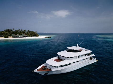 Horizon Iii Maldives Liveaboard Oyster Diving