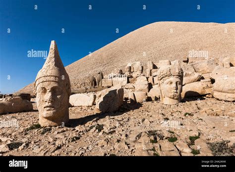 Mount Nemrut, Nemrut Dagi, head statue of king Antiochus I at west ...