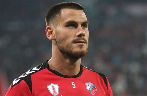 Dario Dumic Un Gigante Bosnio Para La Zaga Del Cde El Record