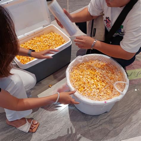 เมื่อโรงหนังบอก เอาอะไรก็ได้มาใส่ป๊อปคอร์น แต่ละคนจัดเต็ม