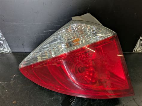 Toyota Verso S 2011 Zadnja Leva Luč