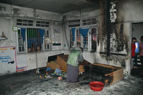 ကိုယ်ပိုင်မူကြိုကျောင်းတွင် မျက်နှာကျက်အတွင်း သွယ်တန်းထားသော ဝါယာကြိုးမ